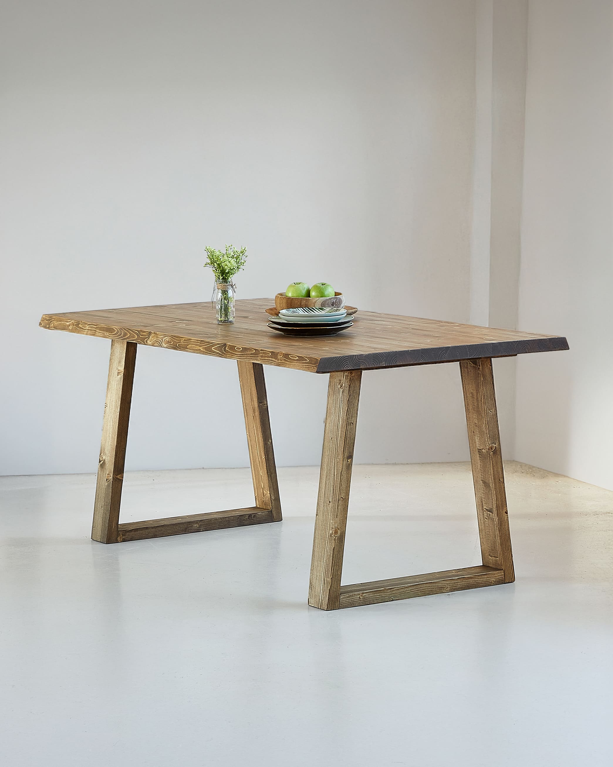 Aura dining table – HANNUN