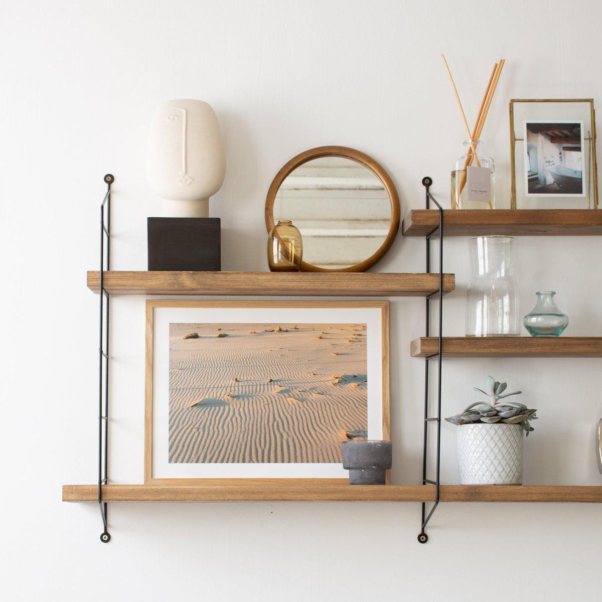 Demian Shelf | HANNUN