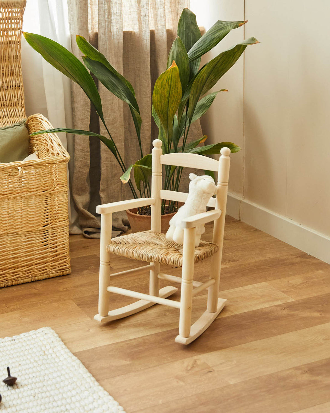 Zareth children’s rocking chair – HANNUN